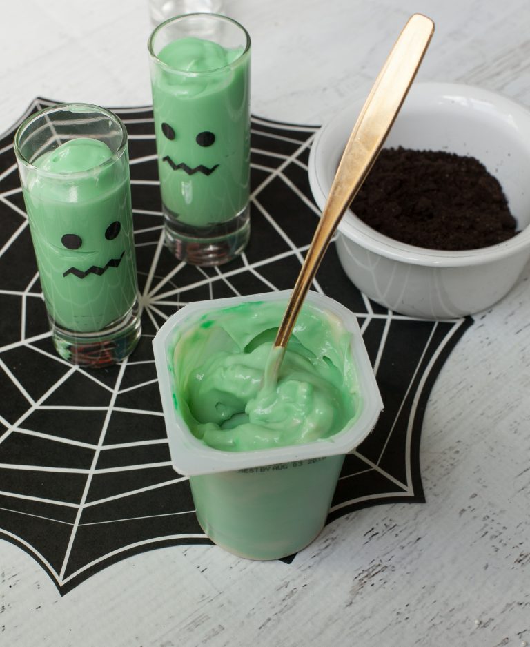 5-Minute Frankenstein Halloween Dessert - Frog Prince Paperie