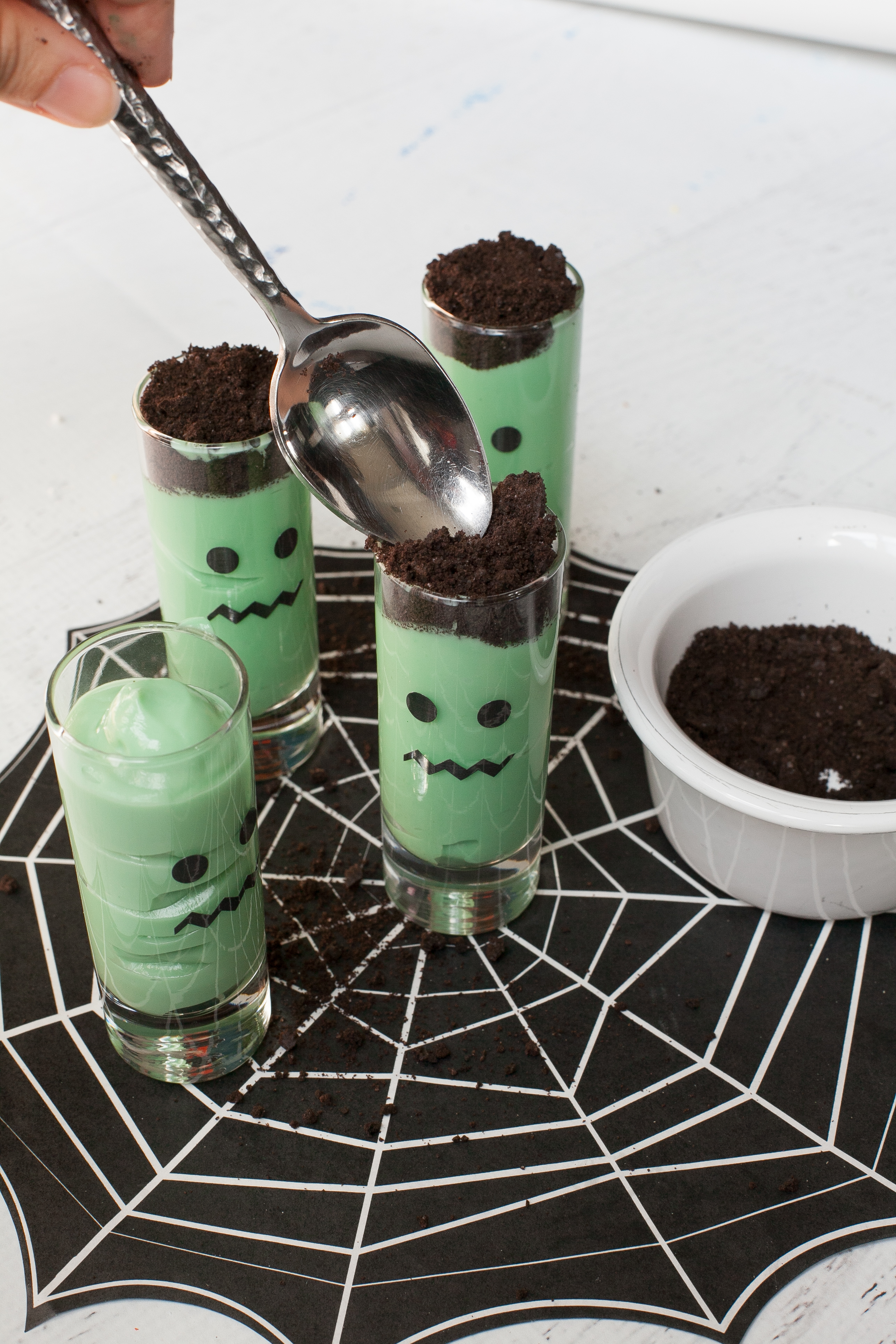 5-Minute Frankenstein Halloween Dessert - Frog Prince Paperie