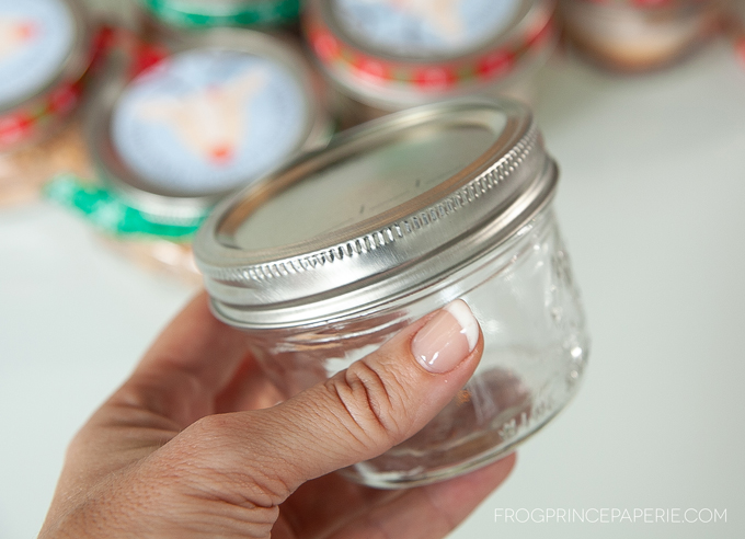 Easy DIY Neighbor Gift: Chili Seasoning Kits - Frog Prince Paperie