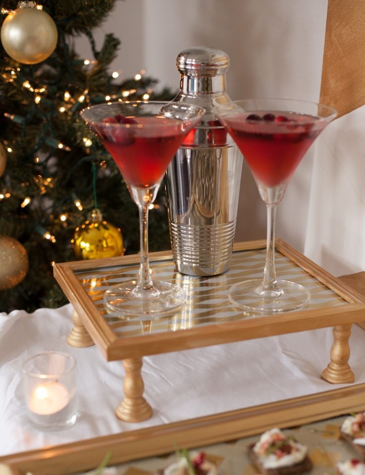 Christmas Cocktail Recipe - A Christmas Kiss - Frog Prince Paperie