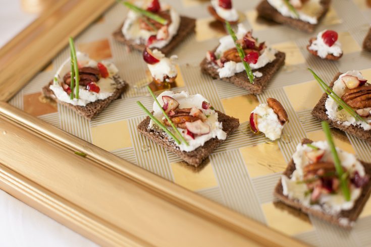 DIY Upcycled Serving Trays - Frog Prince Paperie